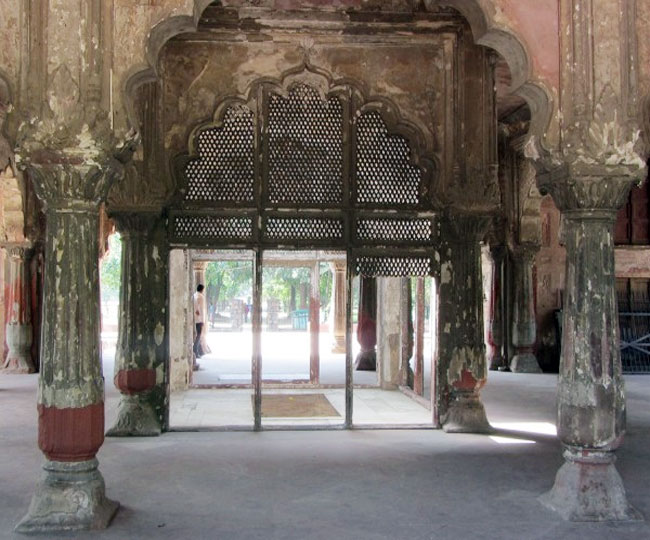 अनदेखी की मार झेल रहा ऐतिहासिक पंजाबी गेट